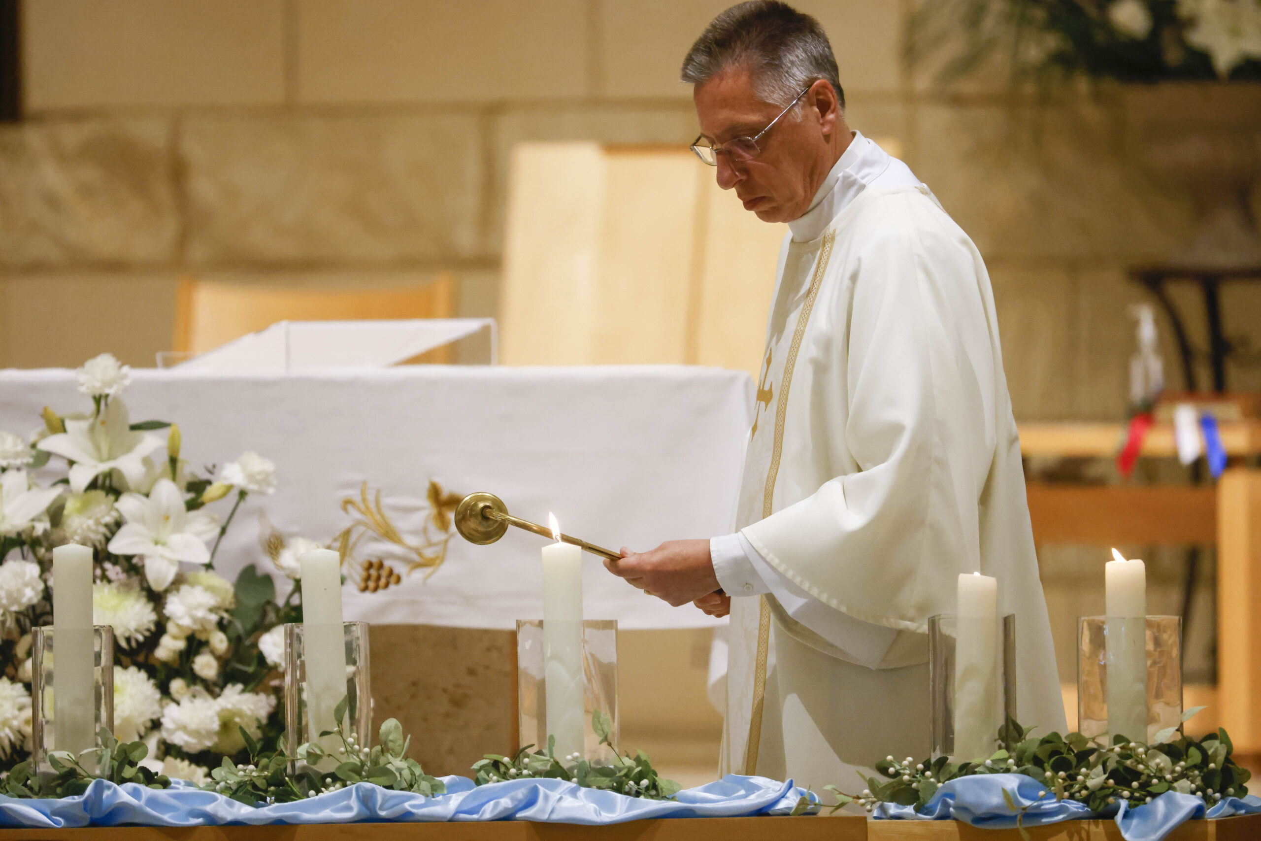 St. Jude community gathers in prayer for peace and healing – Texas Catholic