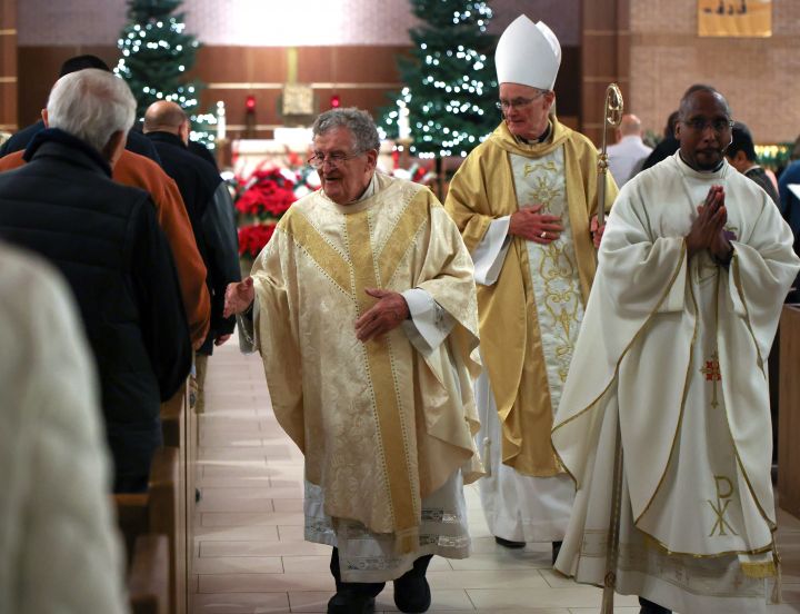 Community wishes fond farewell to pastor emeritus – Texas Catholic