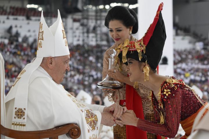 Pope urges Indonesian Catholics to live out Gospel love, spread hope – Texas Catholic