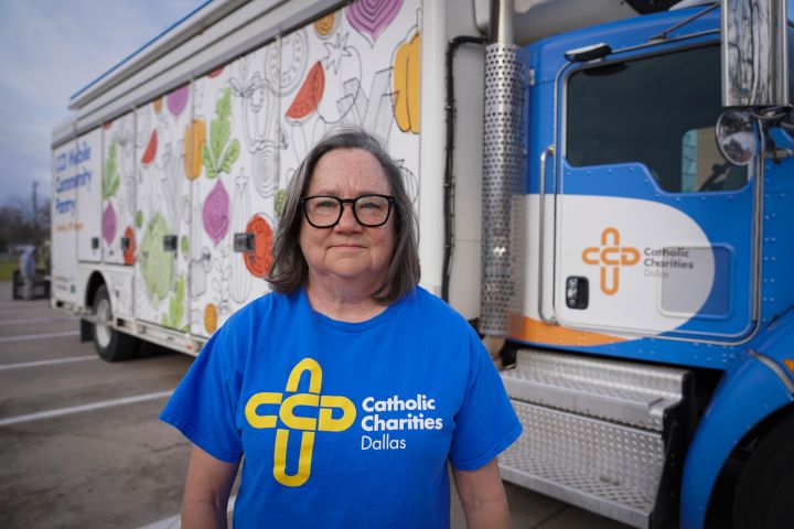 Volunteer fosters hope through CCD Mobile Community Pantry – Texas Catholic