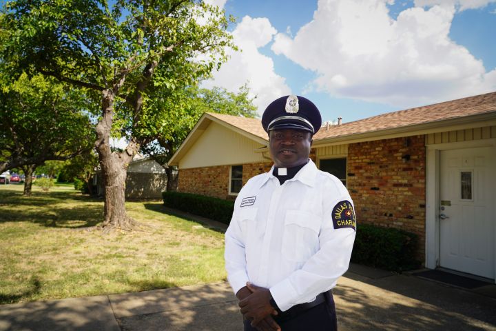 Chaplain offers pastoral support to Dallas police officers – Texas Catholic